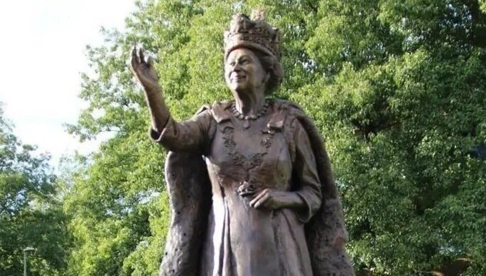 Petition · Stop the "Hands" Statue and Erect a Memorial for Queen ...
