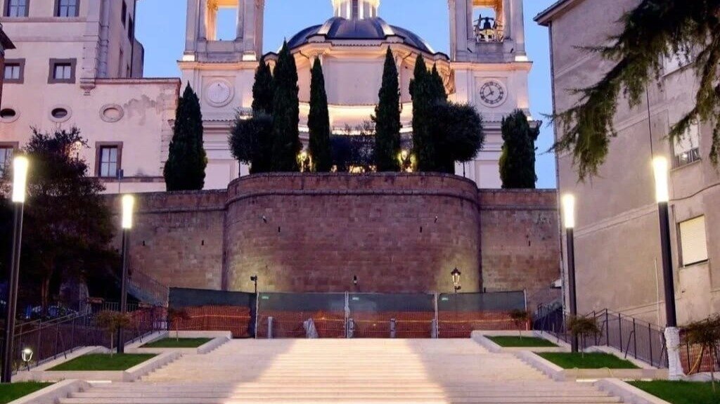 Petizione · Costruire un ascensore di vetro nel centro storico di ...